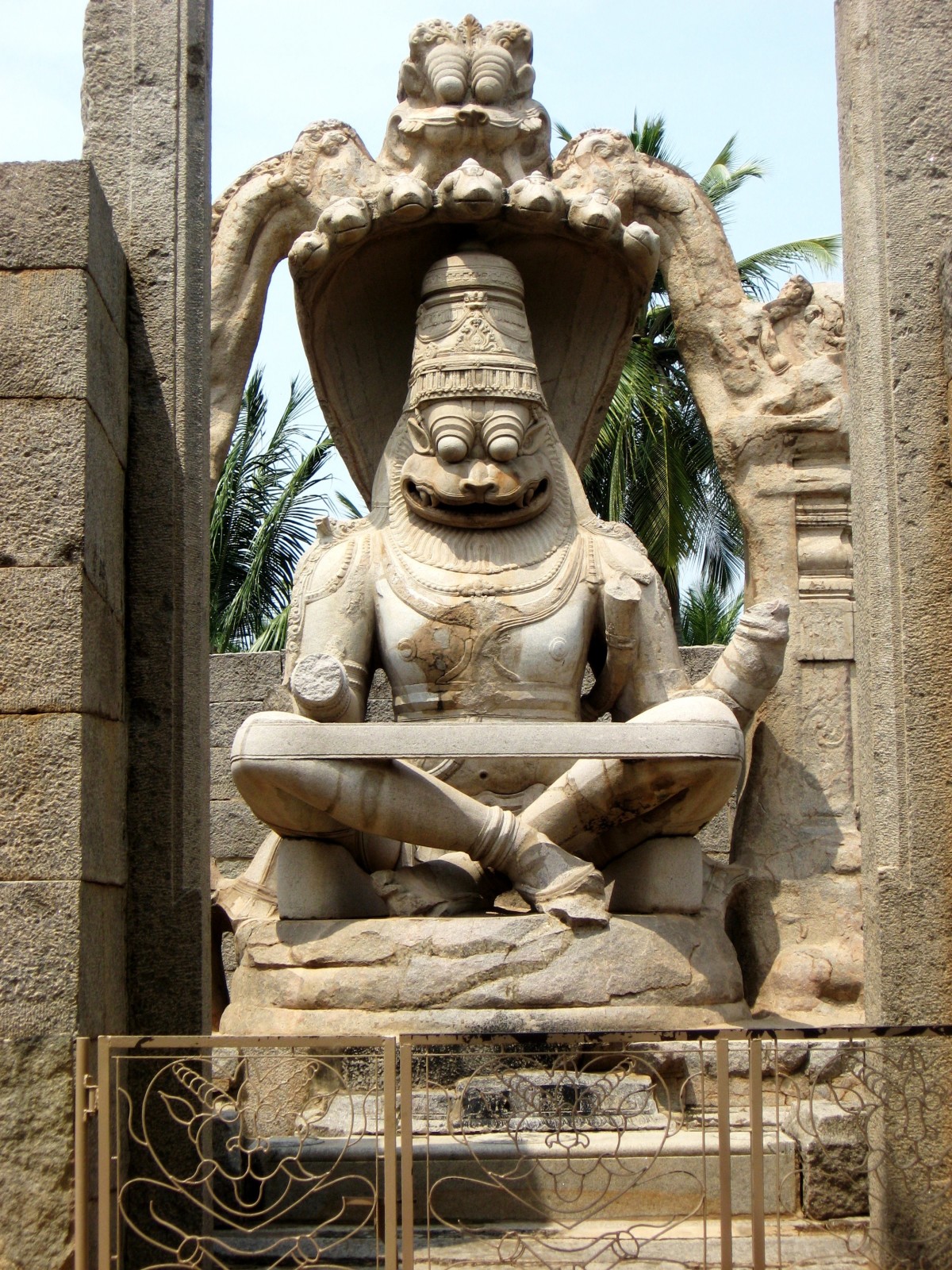 Hampi – History of Sculpture etched in Stone by Voyager