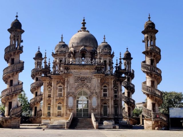 Mahabat Maqbara - Architecture, History, & Things To Know